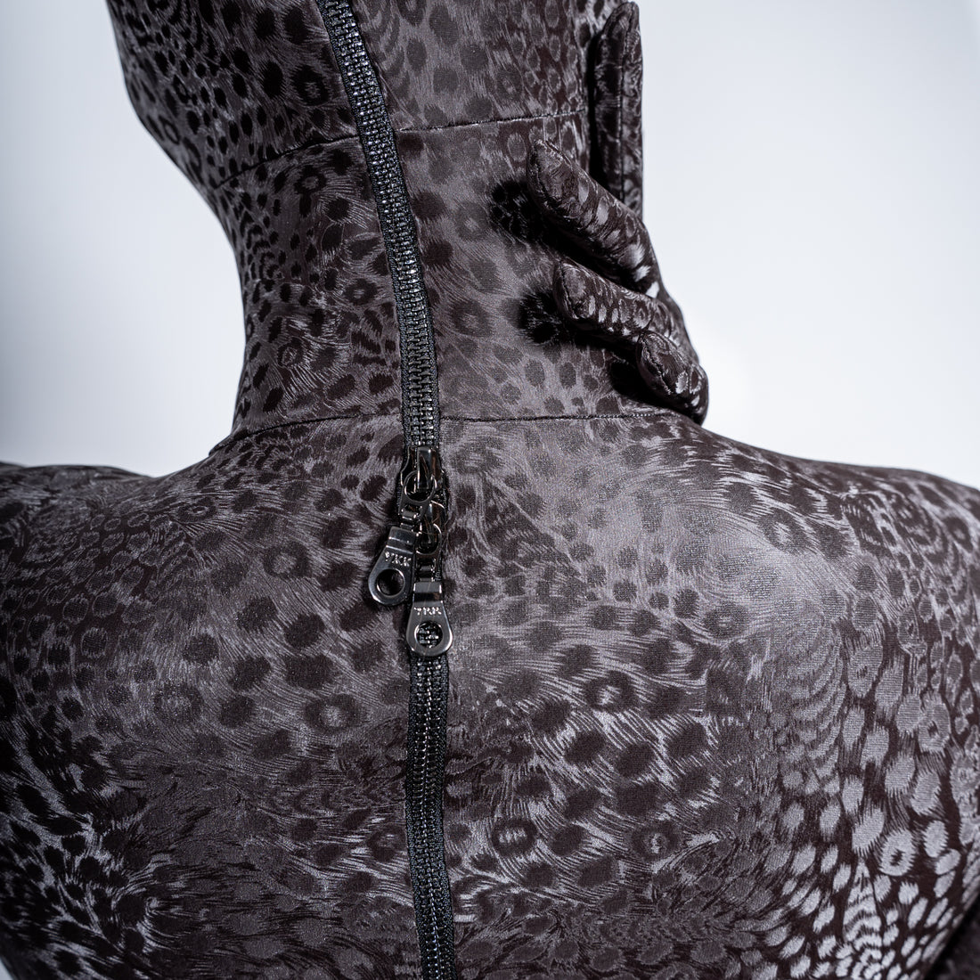 Kigfeverclub, a professional hadatai and zentai workshop